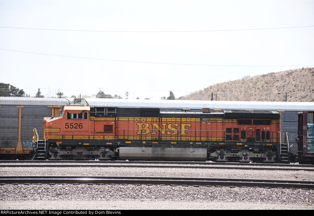 BNSF 5526